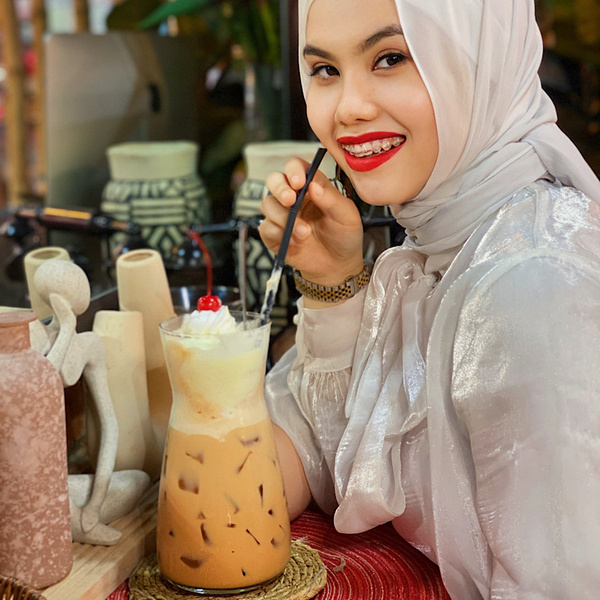 Thai Tea With Vanilla Ice Cream - Ashhry Shoshedap