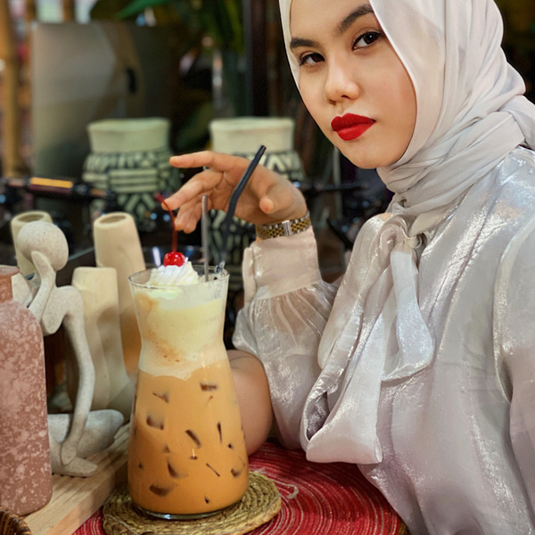 Thai Tea With Vanilla Ice Cream - Ashhry Shoshedap