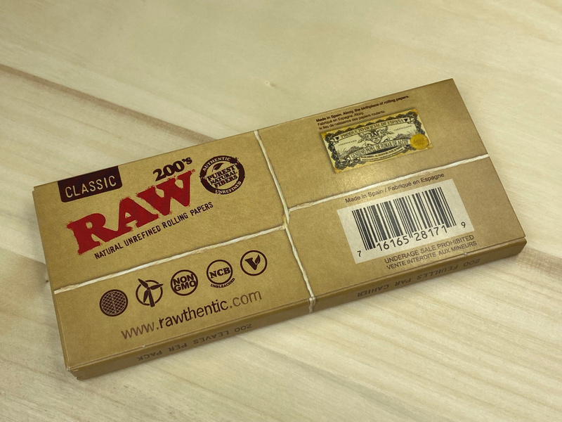 RAW Classic 200 Leaves - Cannabis Twins