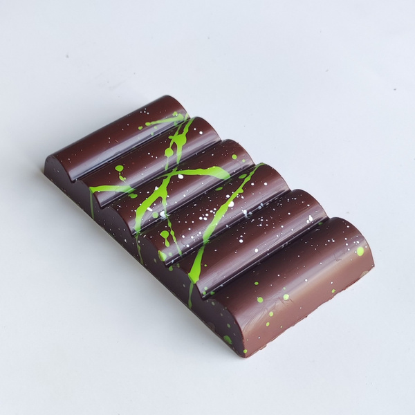 Pistachio Kunafa Chocolate (Batch 40) - Cocoraw Chocolates