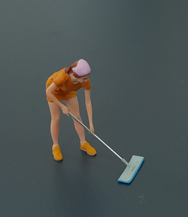 OXM Figures 1.64 Cleaner Cat (Figure and Mop Separate Piece ...