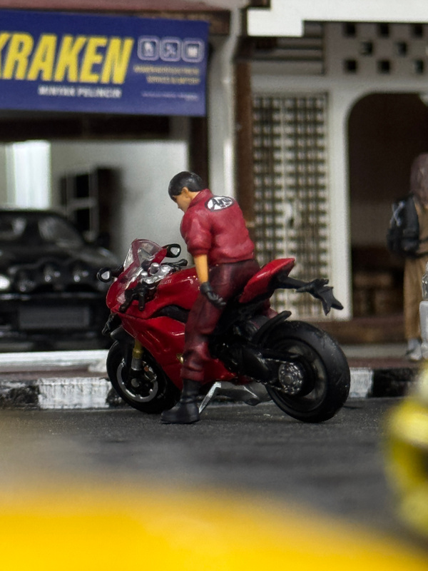OXM Figures 1.64 Shotaro Kaneda from Akira - Collectors Qube