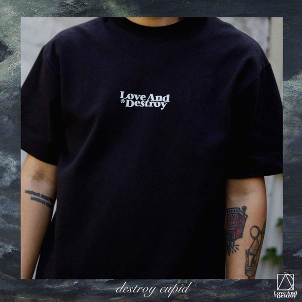 LOVE AND DESTROY - BLOCK LOGO CUPID TEE - BLACK - H I D E