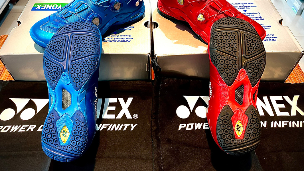 SHB Infinity 2 ( METALLIC RED (MER) ) - MM Badminton Shop