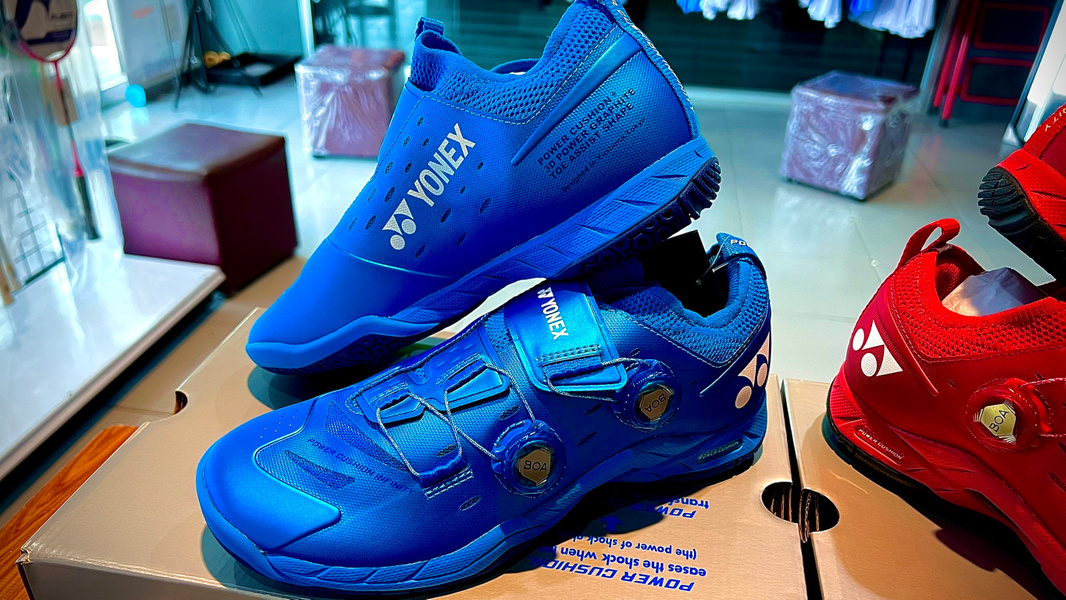 SHB Infinity 2 ( METALLIC BLUE (MEB) ) - MM Badminton Shop