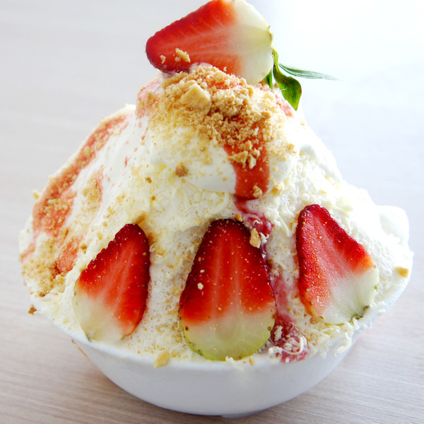 Strawberry Lychee Cheese Bingsu - Nica Gelateria
