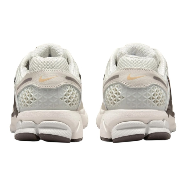 WMNS Nike Vomero 5 JD Light Bone/Sesame-Ironstone (HM9657 001) - Solefied