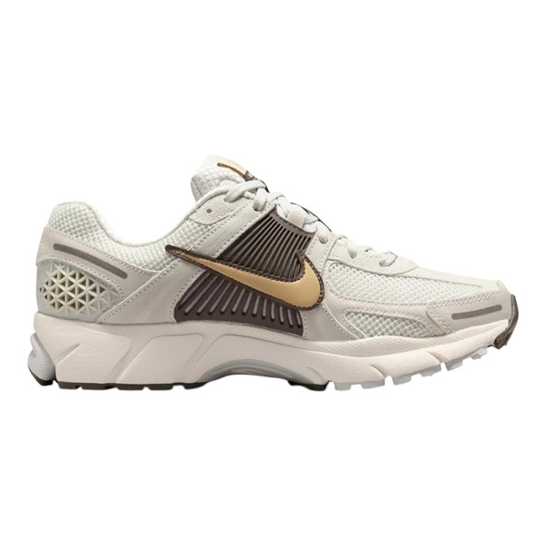 WMNS Nike Vomero 5 JD Light Bone/Sesame-Ironstone (HM9657 001) - Solefied